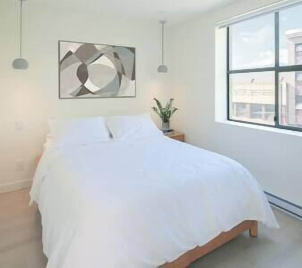 Staycation In New 1-bedroom Condo, Japantown - Vancouver