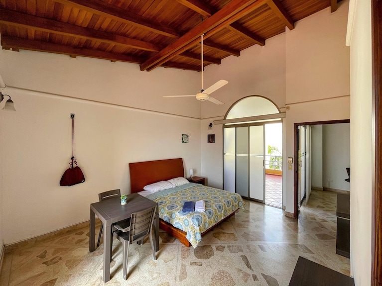 Apartamento Central Con Terraza Privada - Corozal