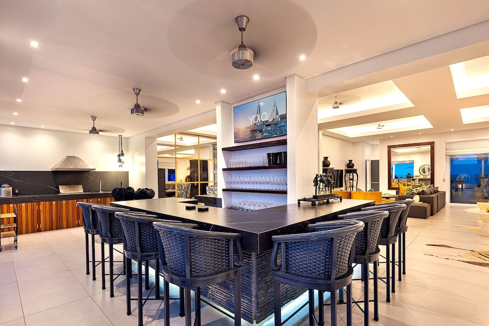 Yolo Spaces - The White House Boutique Villa - Dolphin Coast