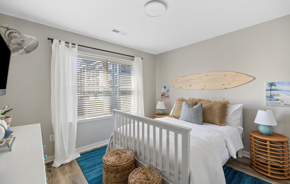 4 Br, Resort Amenities And Short Walk To Beach, Shops, Dining - Isle of Palms, SC