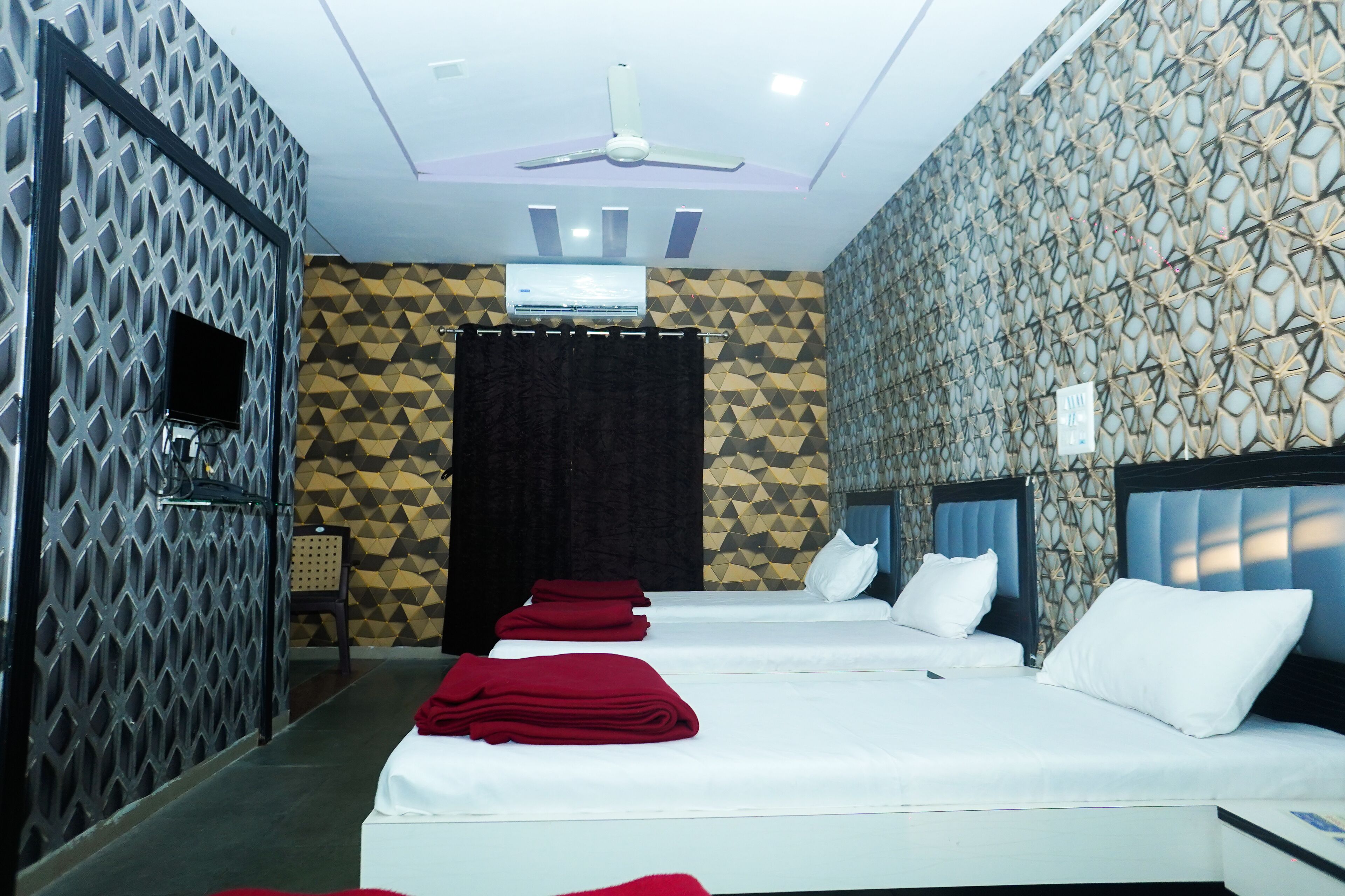 Hotel Triangle in Palsana: Find Hotel Reviews, Rooms, and Prices on ...