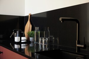 Quarto executivo, 1 cama King, para não fumantes | Cozinha privada | Chaleira elétrica