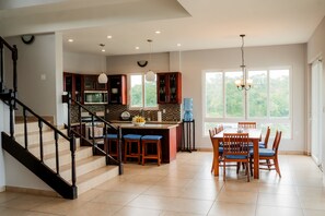 Casa, 3 quartos | Restaurantes