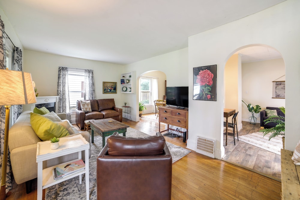 Family-friendly Jackson Home W/ Sunroom: Near Golf - Jackson, MI