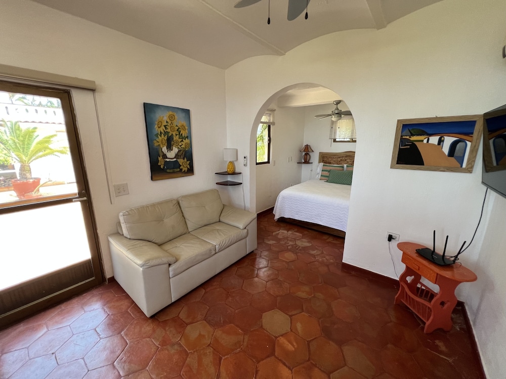 One bedroom oceanfront guesthouse. - Rincón de Guayabitos | Vrbo