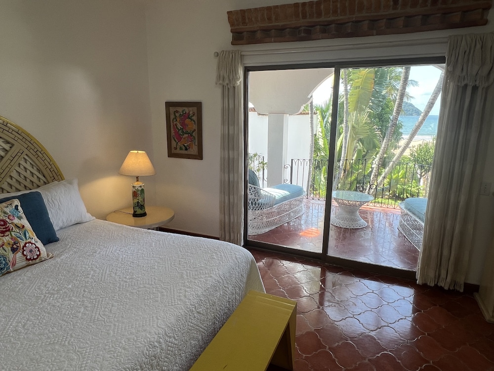One Bedroom Oceanfront Villa - Rincón de Guayabitos | Vrbo