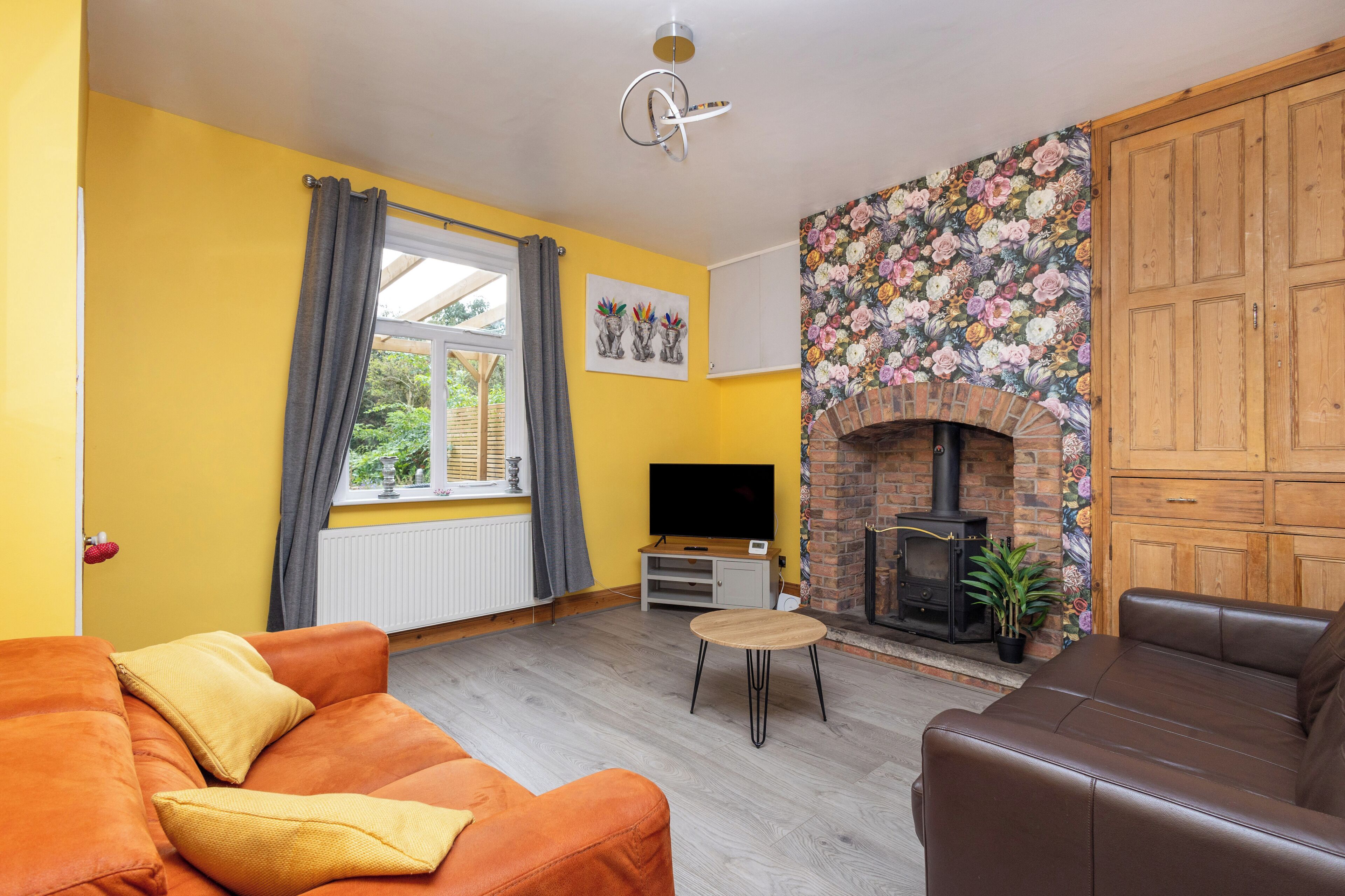 Canal Side 3 Bed 1.5 Bath | Parking | Wifi | Self Check-in | King Size Beds - Leeds