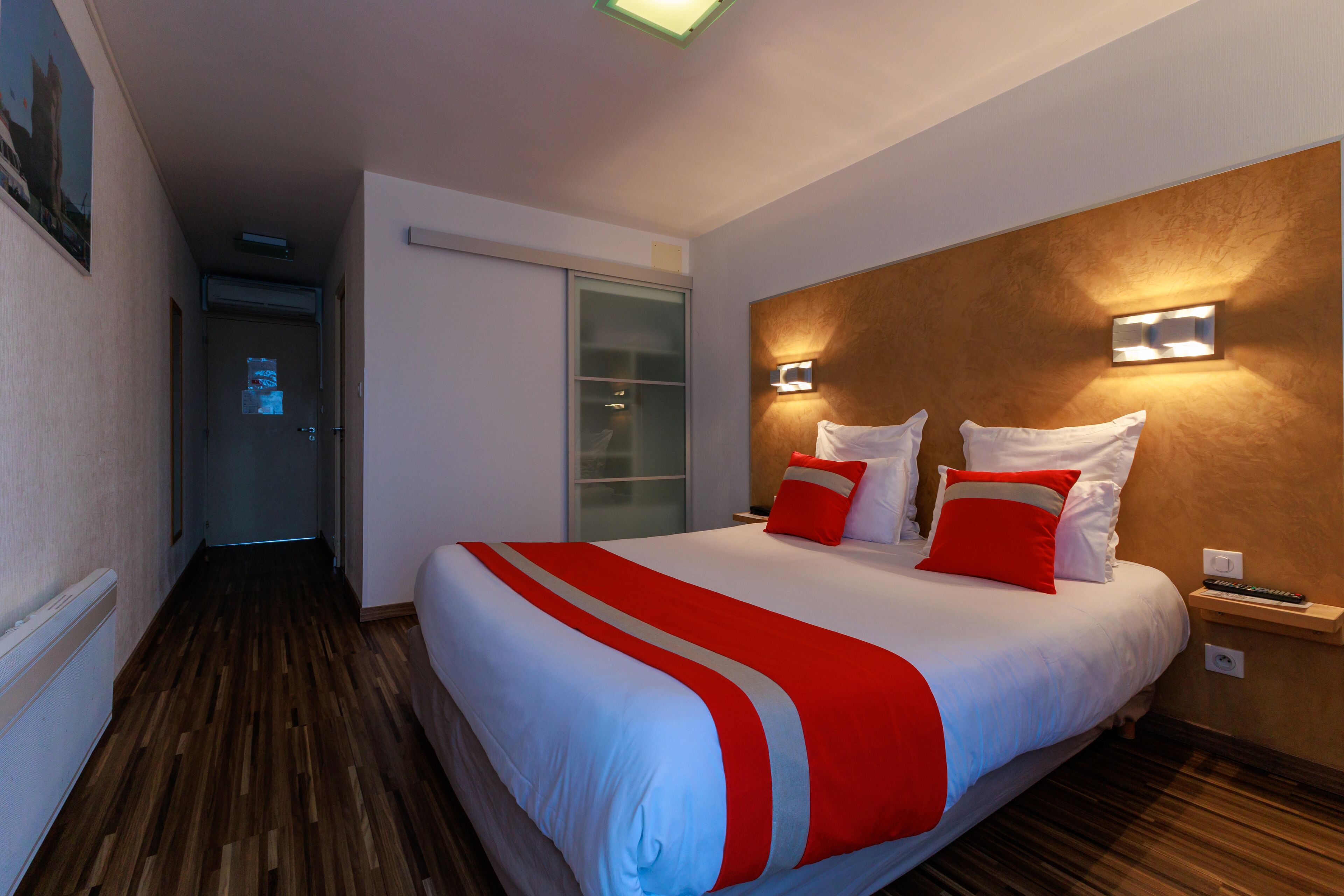 Logis Hôtel Le Rochelois, La Rochelle: Reviews & Hotel Deals | Book at ...