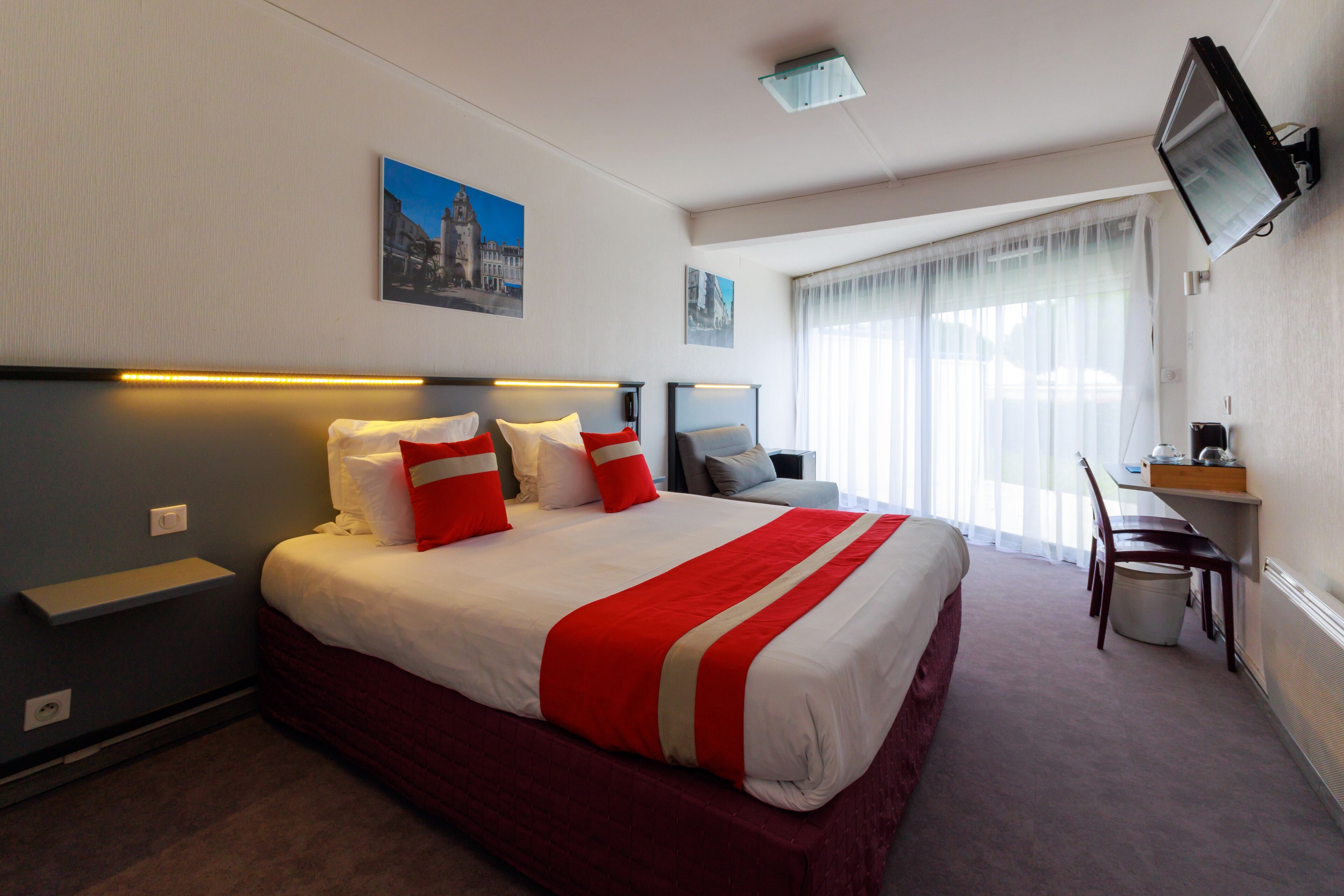 Logis Hôtel Le Rochelois, La Rochelle: Reviews & Hotel Deals | Book at ...