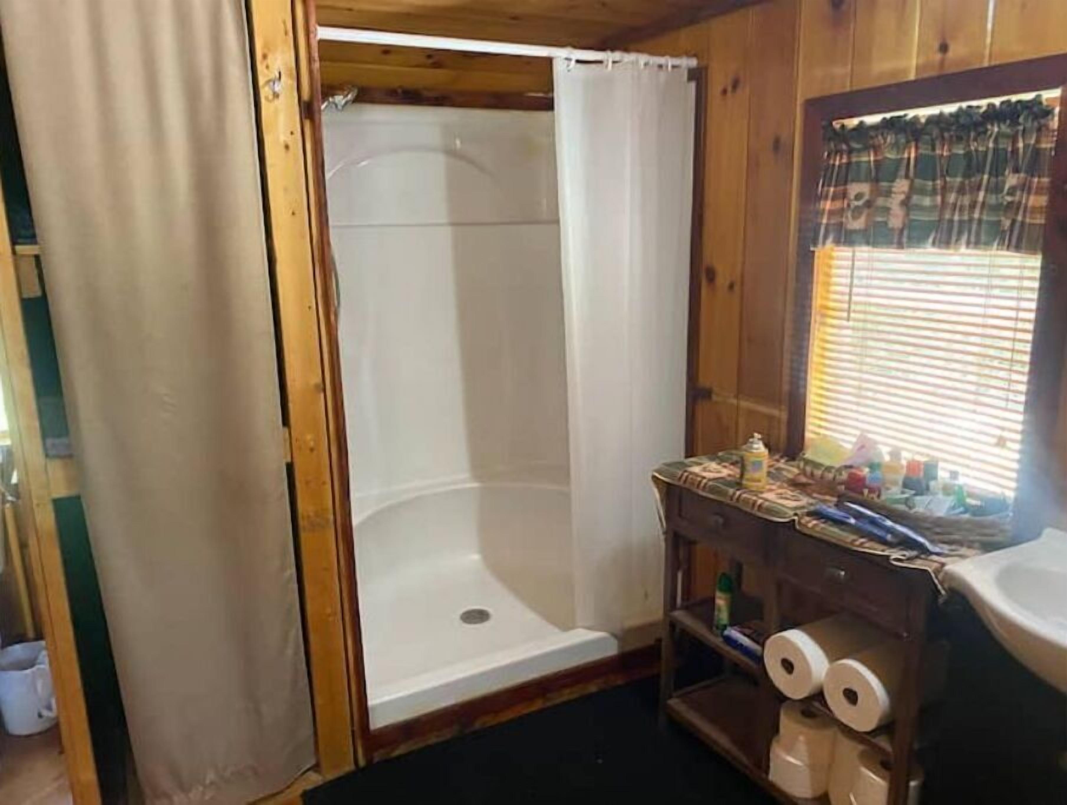 Charming Cabin Near Kentucky Lk - Nathan Bedford Forrest State Park, Eva