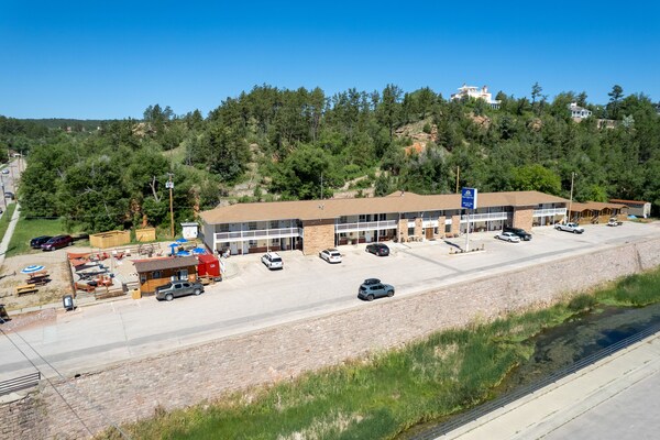 Springs Lodge & Cafe - Hot Springs, SD