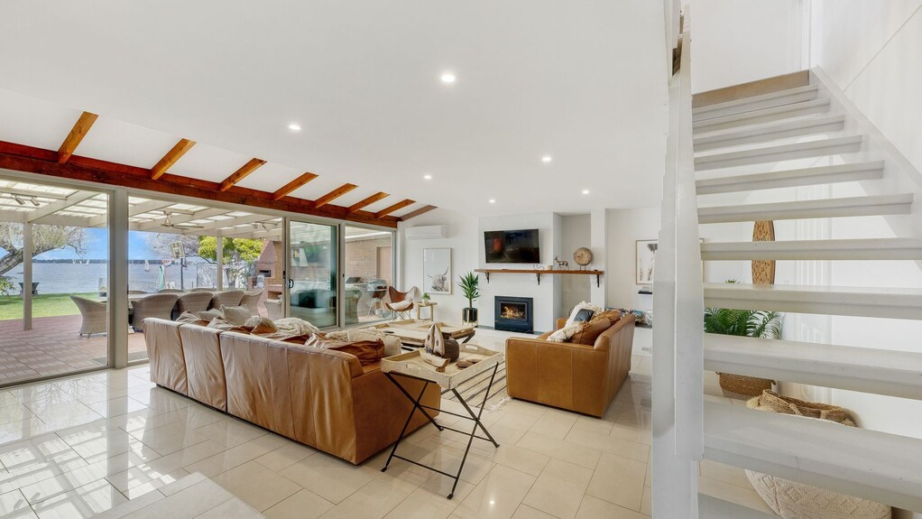 Lakehouse 61 - One Of Mulwala's Finest Houses With Its Own Private Boat Ramp And Boat Mooring. - Mulwala