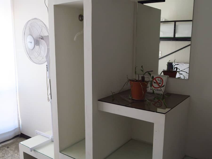 Quarto básico | Wi-Fi de cortesia