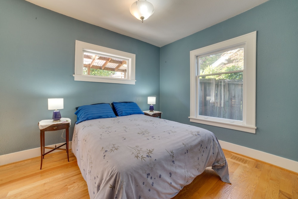 Historic Seattle Vacation Rental In Seward Park! - シアトル