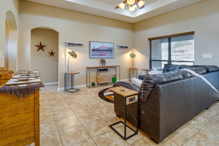Pleasanton Vacation Rental W/ Private Yard! - Pleasanton, TX
