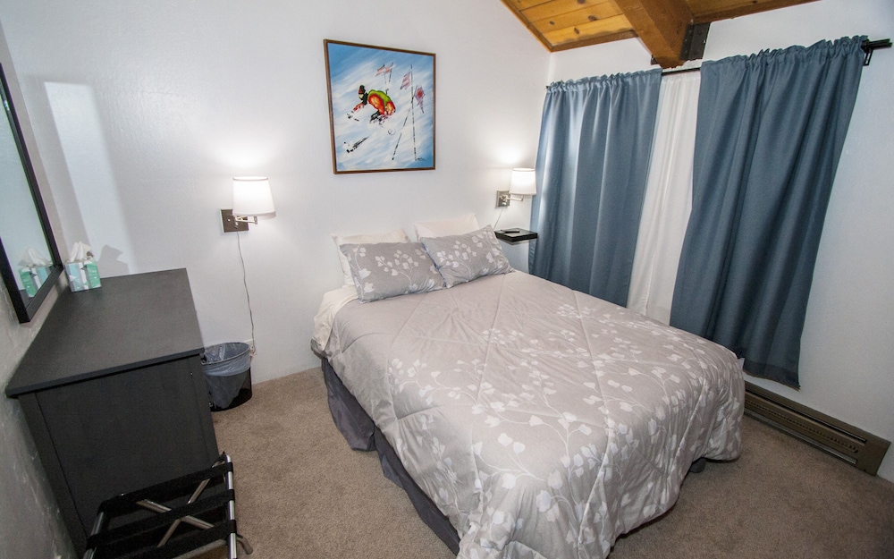 Easy walk to Canyon Lodge, private garage, EV charger. Great for ...