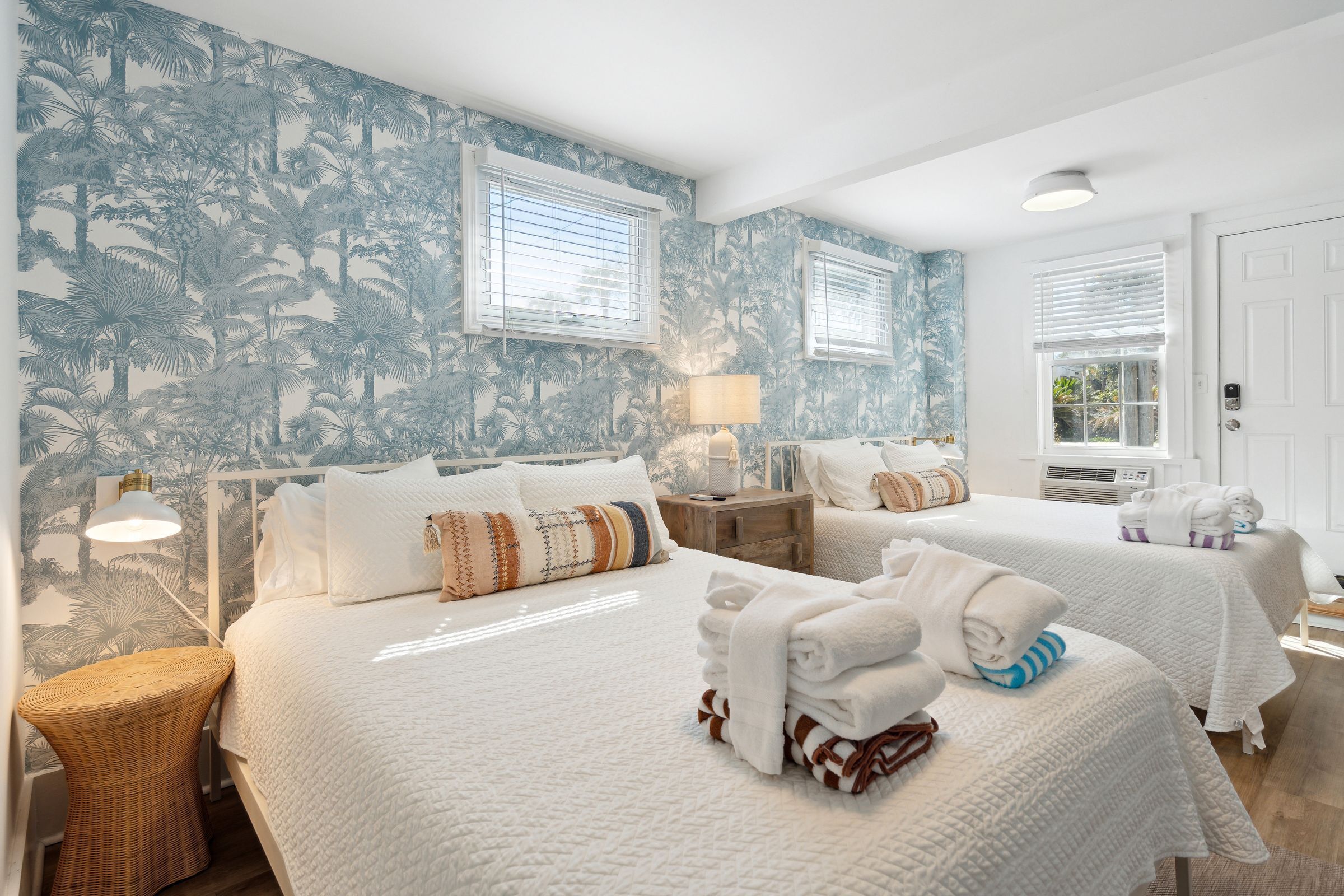 Folliday Inn- The Runabout: Room 12 - Folly Beach, SC