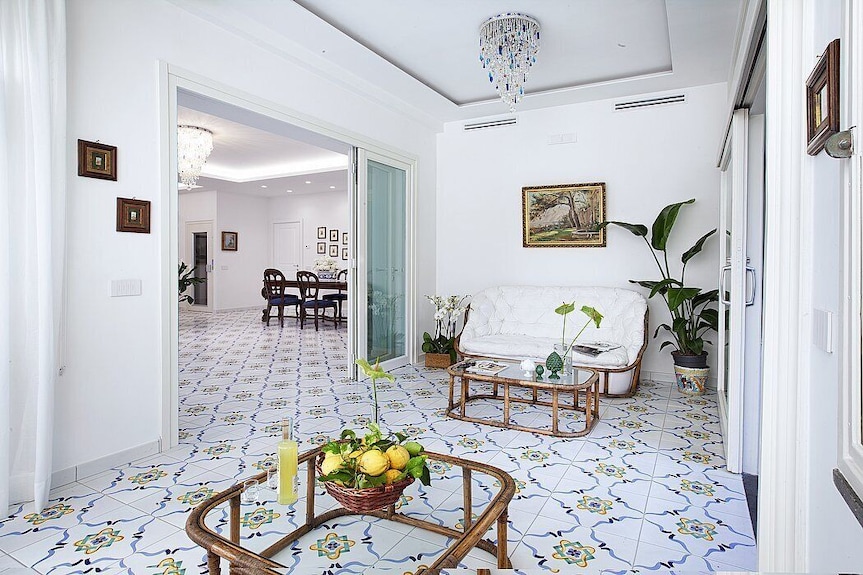 Villa Tiara: A Spacious Four-story Villa Situated In A Quiet Location, A Few Minutes From The Town Center, With Free Wi-fi. - Capri