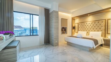 Quarto Premier, não fumadores, Vista para a cidade | Cofre no quarto, secretária, Wi-fi grátis, roupa de cama fornecida