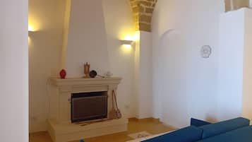 Apartamento Comfort | Sala de estar | Lareira