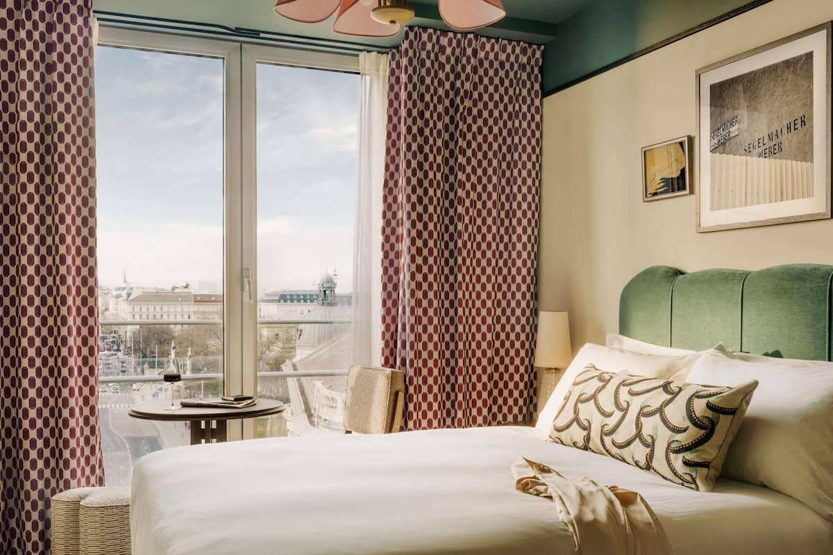 Cosy Neighborhood | Cofre com capacidade para portátil, cortinas/cortinados opacos