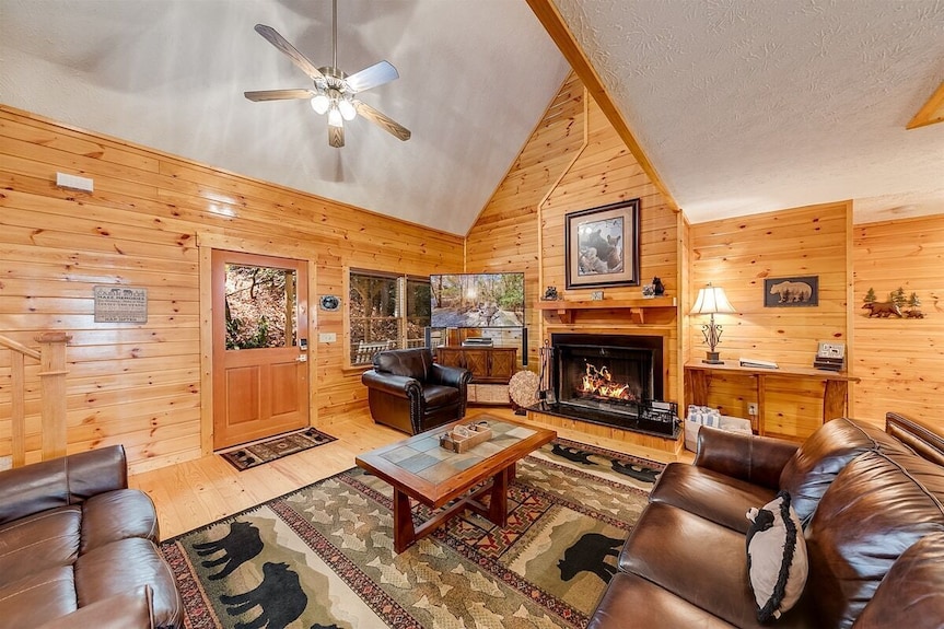 Rustic Elegance-luxury Home Loaded With Amenities - 海倫