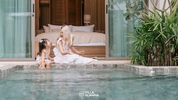 Roupas de cama premium, frigobar, cofres nos quartos