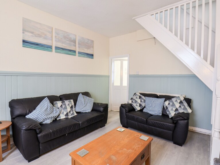 24 Trafalgar Road, Pet Friendly, With A Garden In Scarborough - Yorkshire