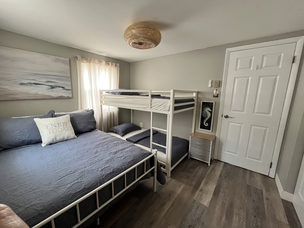 2 Bedroom 1 Bath 1 Block To Sunset Lake & 3 Blocks To The Beach! - Wildwood Crest, NJ