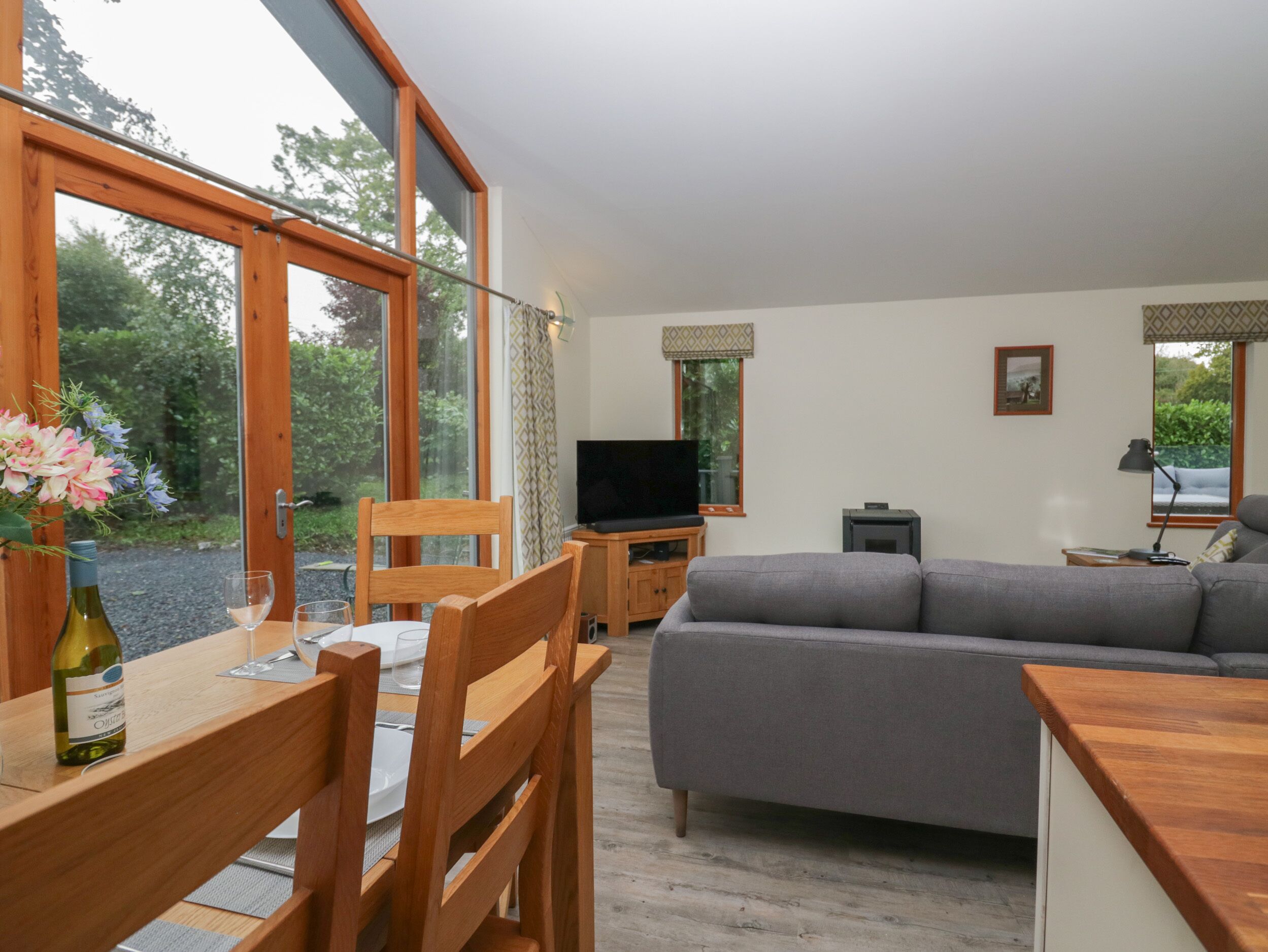 Bay Tree Lodge, Pet Friendly, With Open Fire In Cartmel - Cartmel