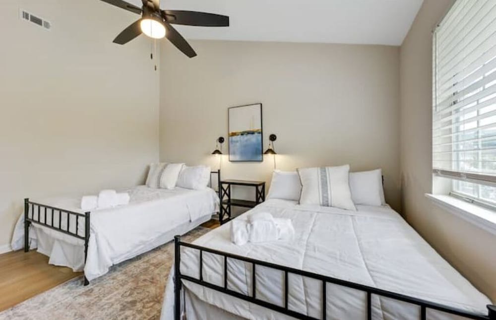 The Ember- 2 Story Townhome Minutes To The Airport And Downtown - Goose Creek, SC