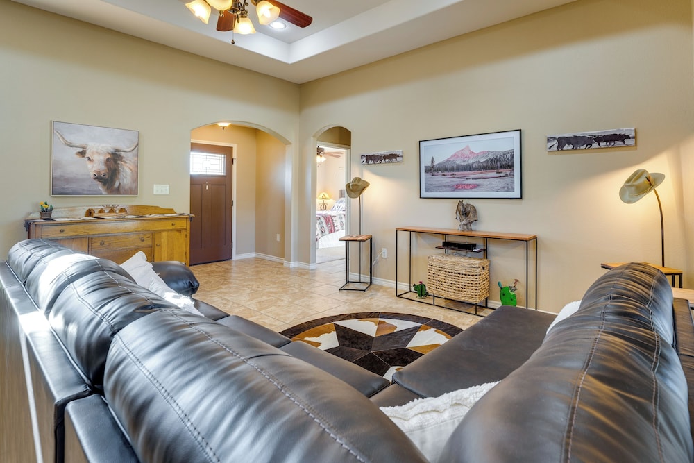 Pleasanton Vacation Rental W/ Private Yard! - Pleasanton, TX