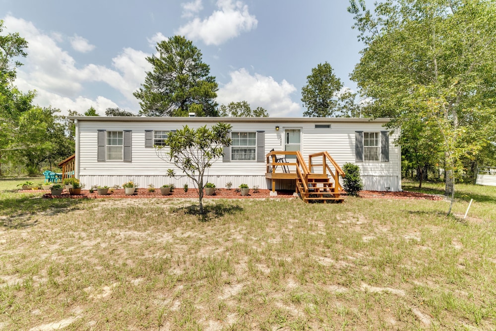 Weeki Wachee Home W/ Fire Pit: 13 Mi To Ocean! - Weeki Wachee, FL