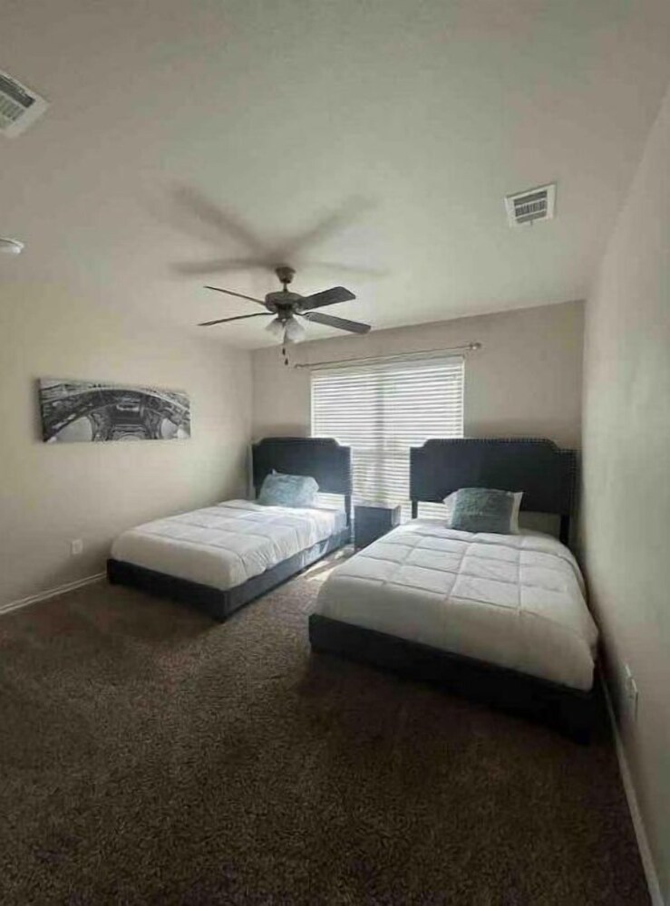 Family Friendly Spacious Home - Odessa, TX