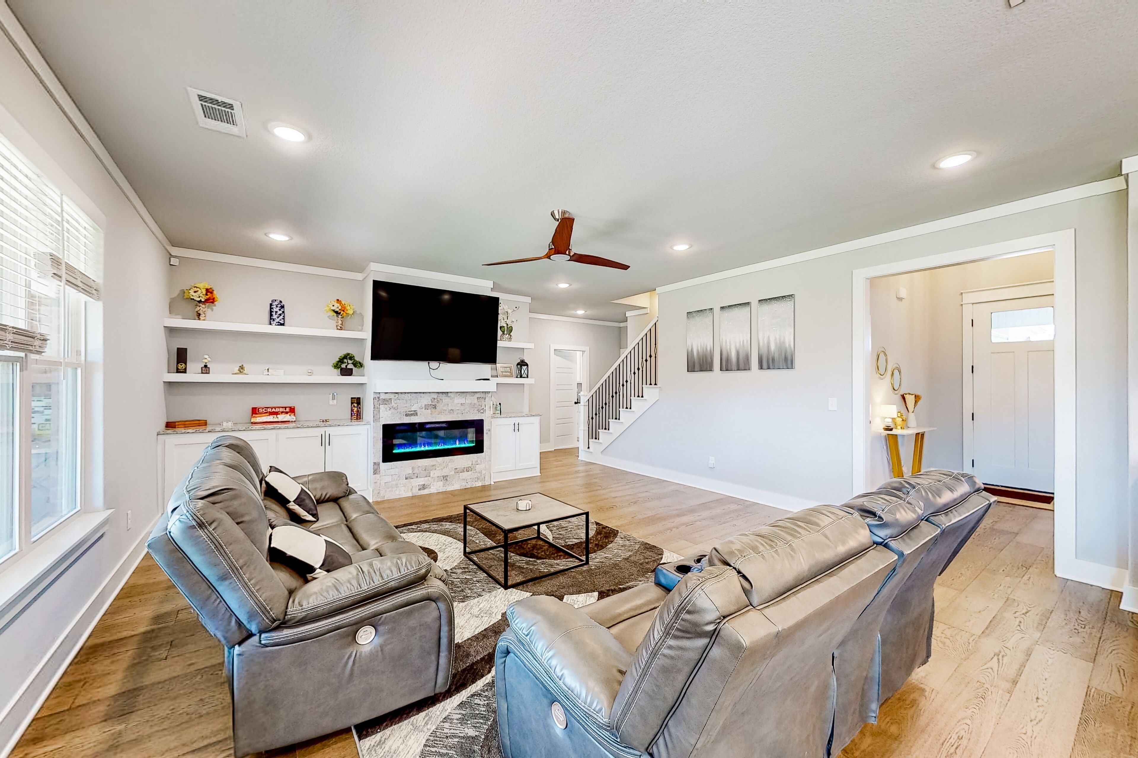 Spacious Home With Enclosed Yard, Foosball Table, & Children's Items - Dogs Ok - Rogers, AR