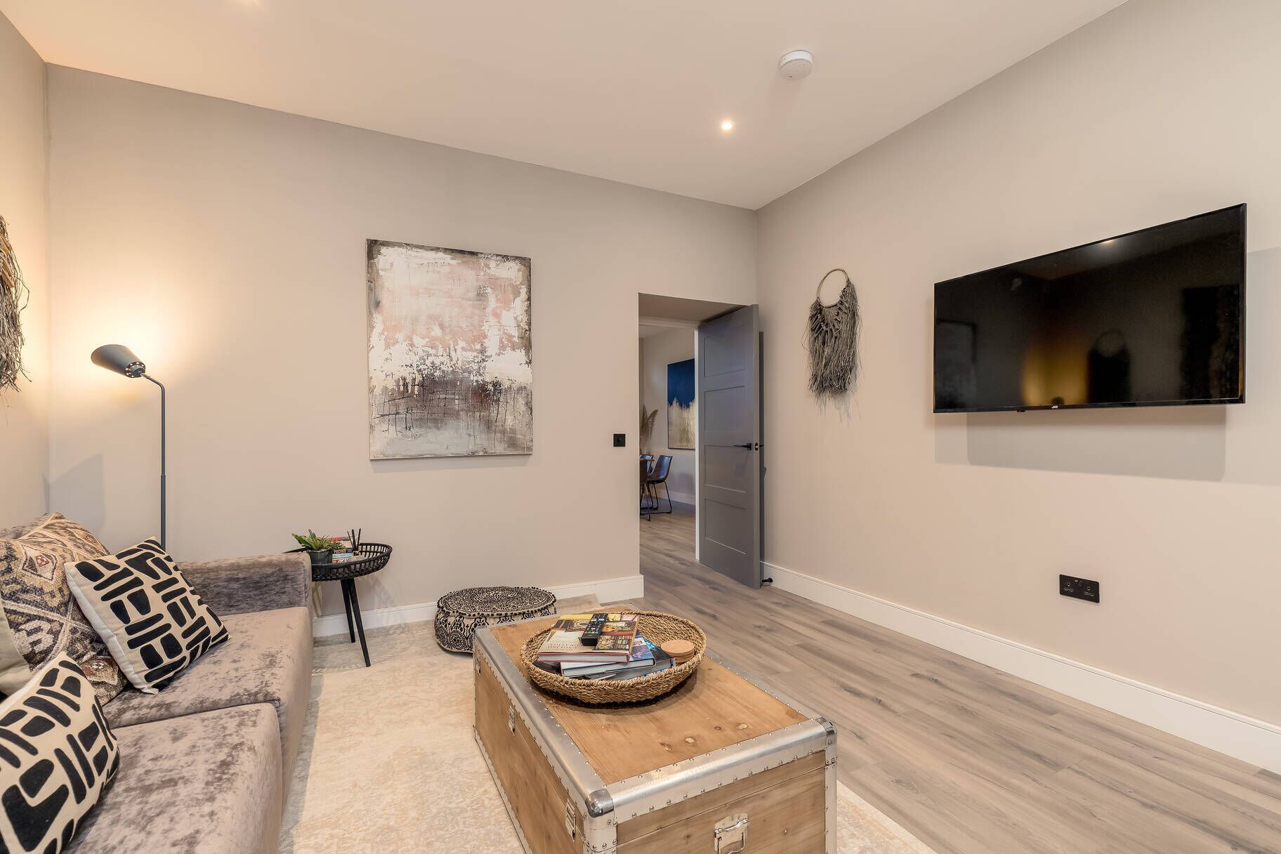Stylish Converted Coach House With Hot Tub - Aberfoyle