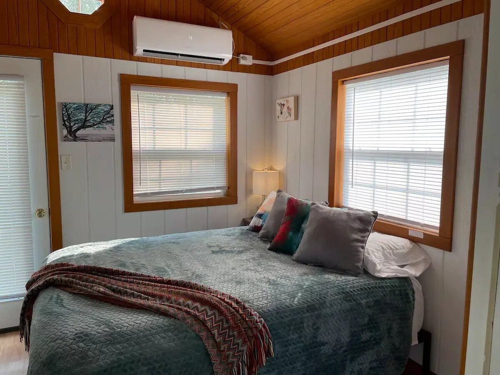Lady Jane Cottage-Situated on a 250 Acre Riverfront Historic Farm ...