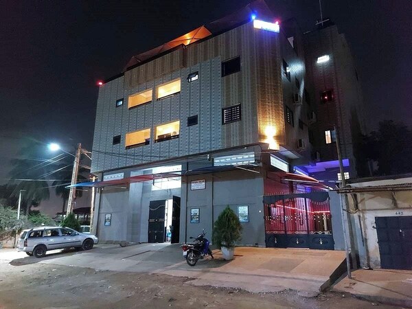 Royal Blue Guest House & Bar - Lomé