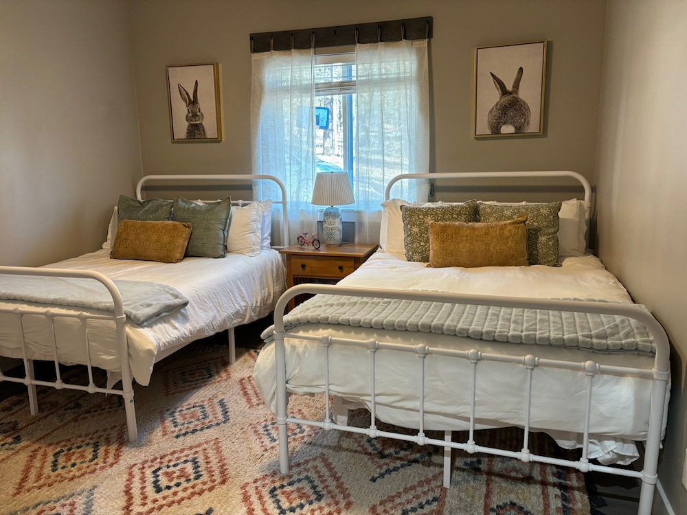 Large Flagstaff Home With Guest House - Flagstaff, AZ