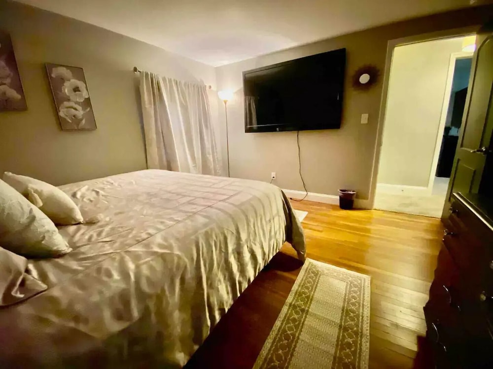 The Family and Friends Home - New Haven | Vrbo