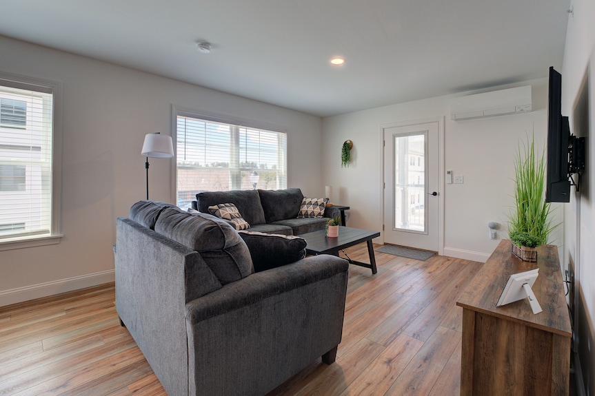 Nature's Oasis: Tranquil 2br+1ba Gem Only 2 Miles To Lewiston! - Crescent Beach, Auburn