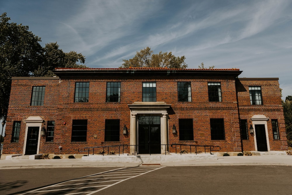 Hatchery Riverside Hotel & Event Venue - La Crosse
