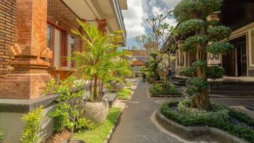 Quarto standard | Escrivaninha, roupa de cama