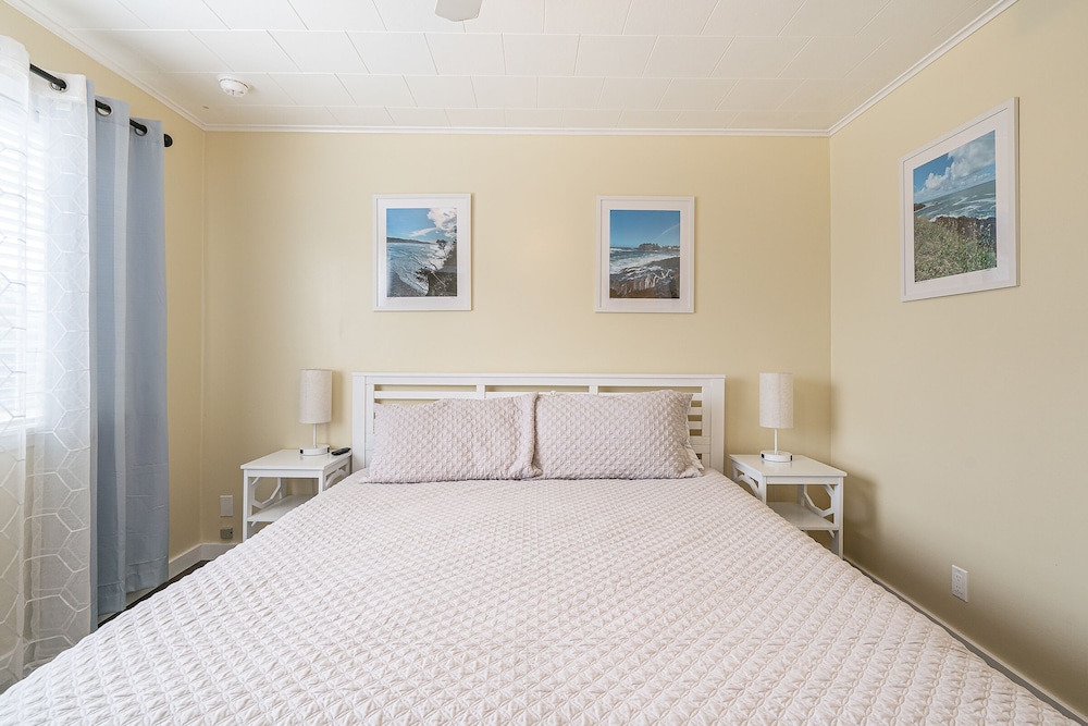 Cozy Coast Cottage: King, Hot Tub, Near Beach - Lincoln City, OR