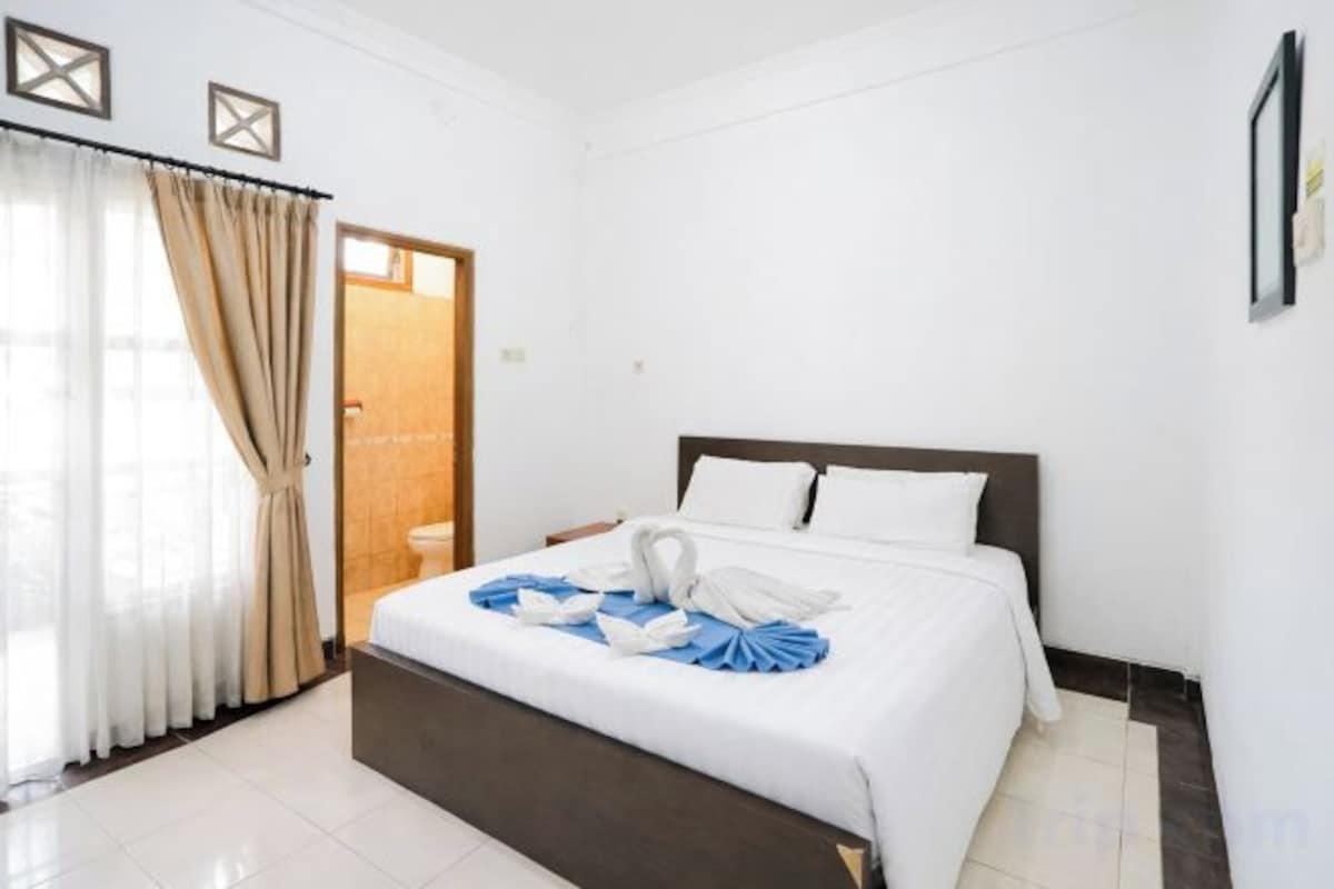 Secretária, Wi-fi grátis, roupa de cama fornecida 