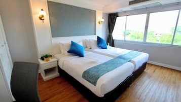 Roupa hipoalergénica, minibar, cofre no quarto
