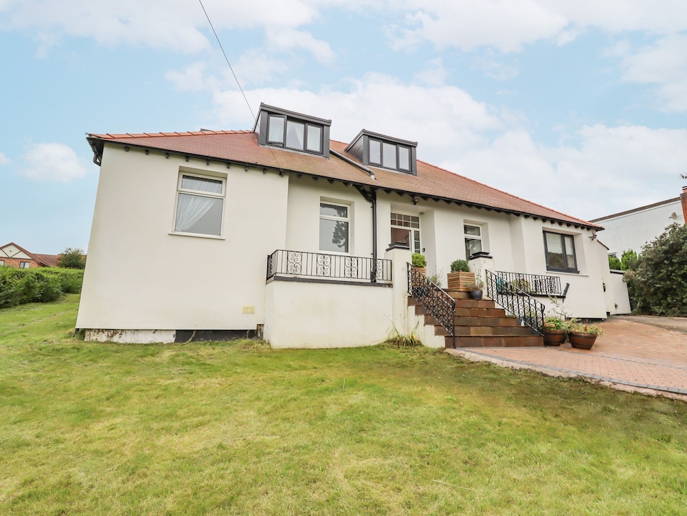 Pine Lodge - Colwyn Bay