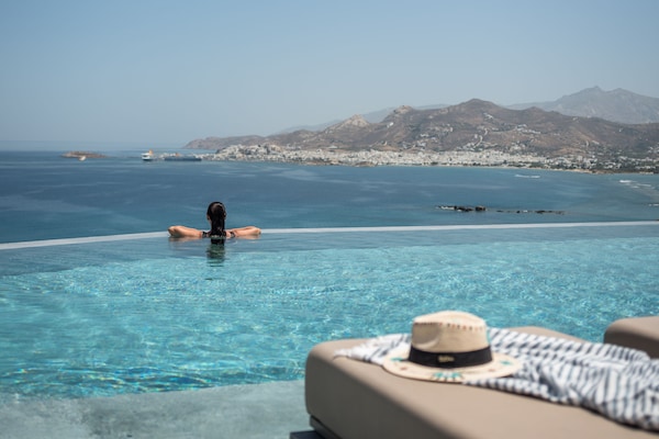 Virtu On The Hill - Naxos