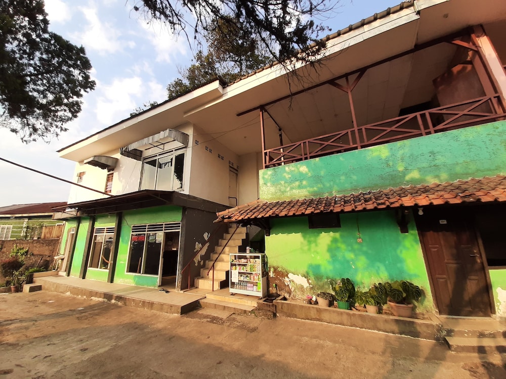 Oyo 93135 Wisma Bayt Hikmah - Bogor