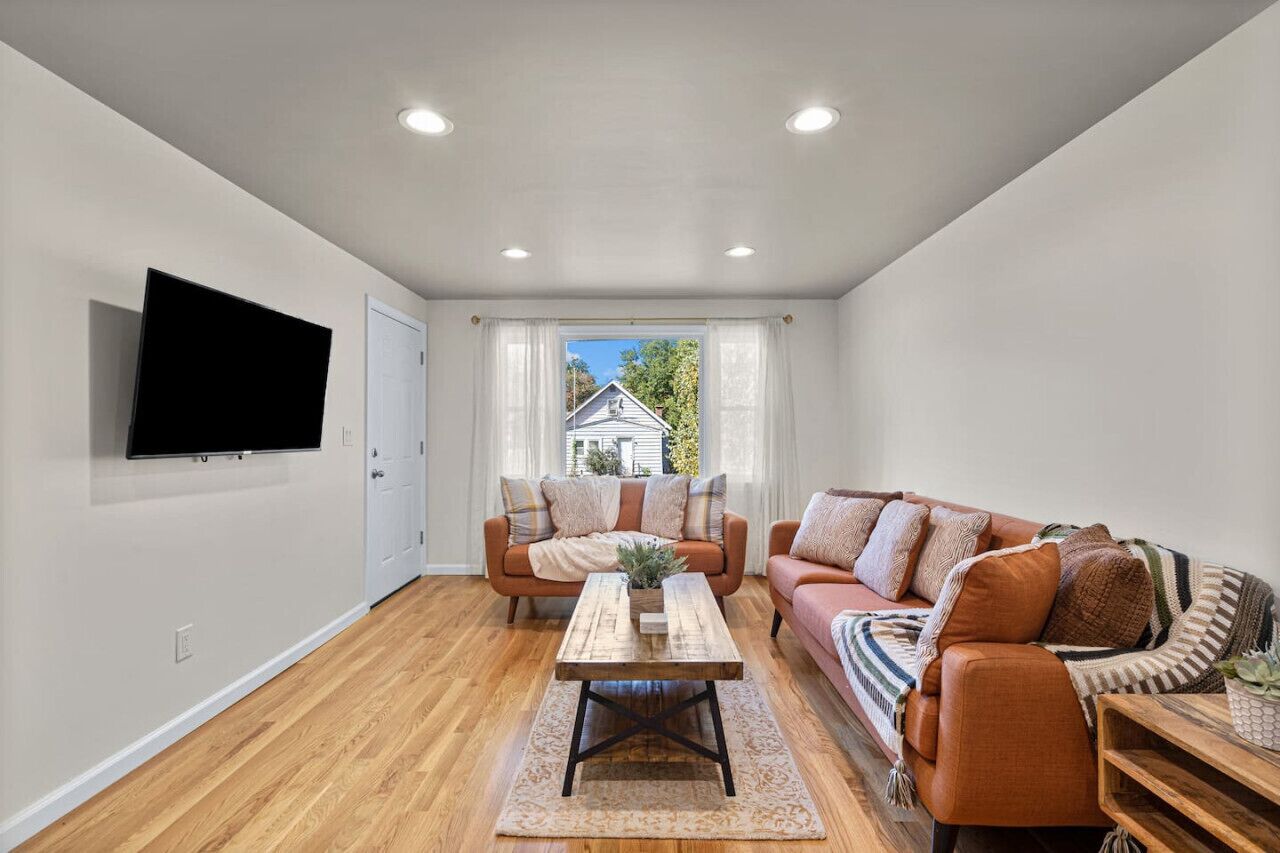 #26 Beautifully Renovated  2 Br Home - Bristol, CT